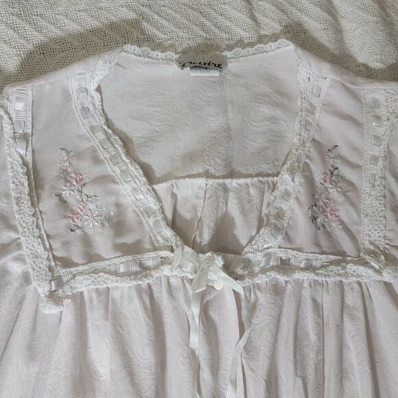Deidre | Intimates & Sleepwear | Vintage Housecoat Nightgown Sz M Made ...
